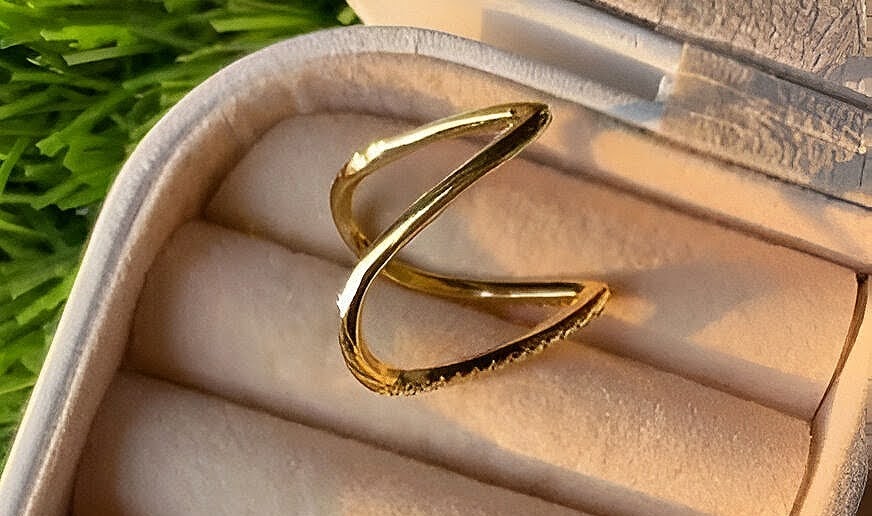 V-Shaped Rings: Gold, Silver & Moissanite Diamonds – Zariya Jewellery